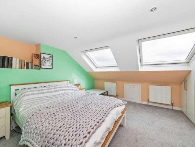 5 bed house for sale