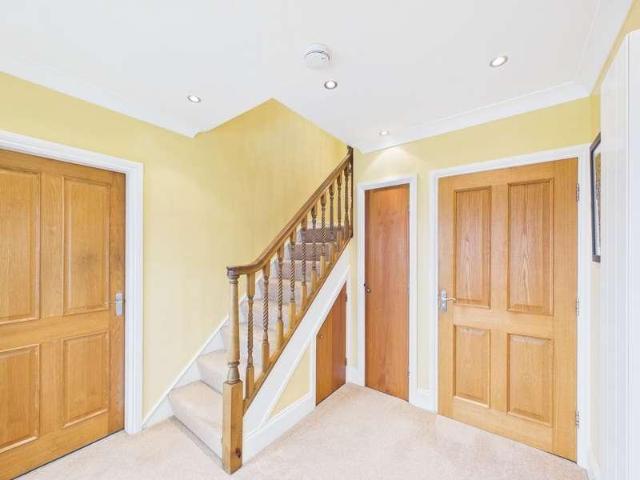 5 bed house for sale