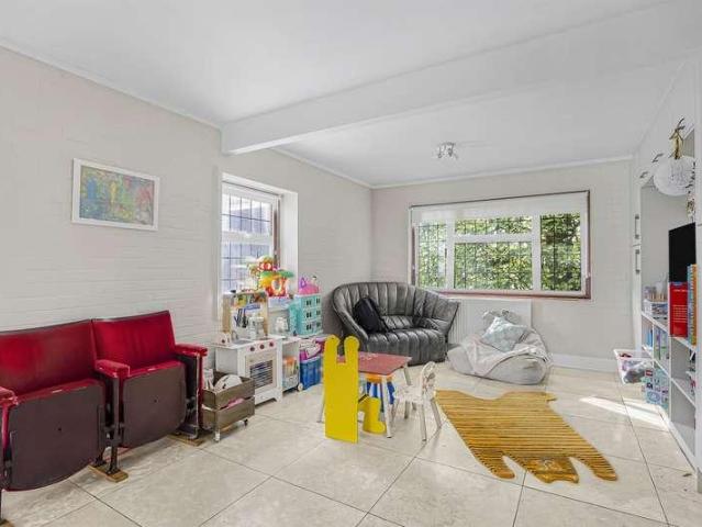 5 bed house for sale