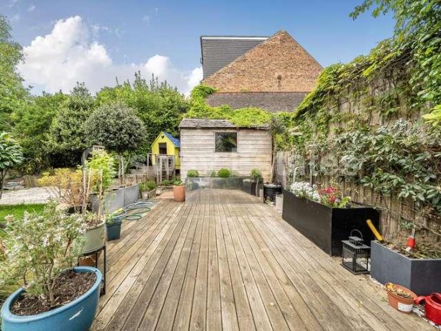 5 bed house for sale