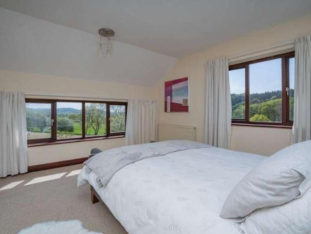 5 bed house for sale