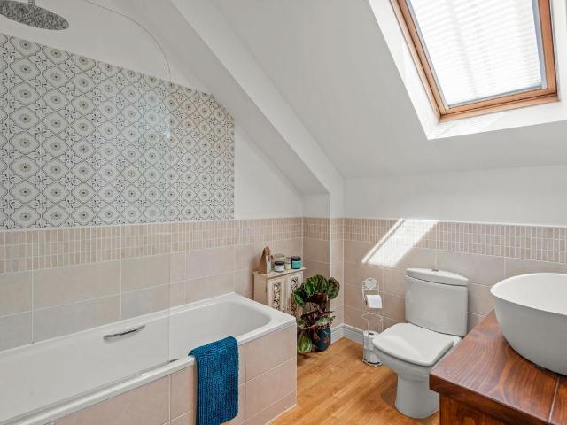 5 bed house for sale