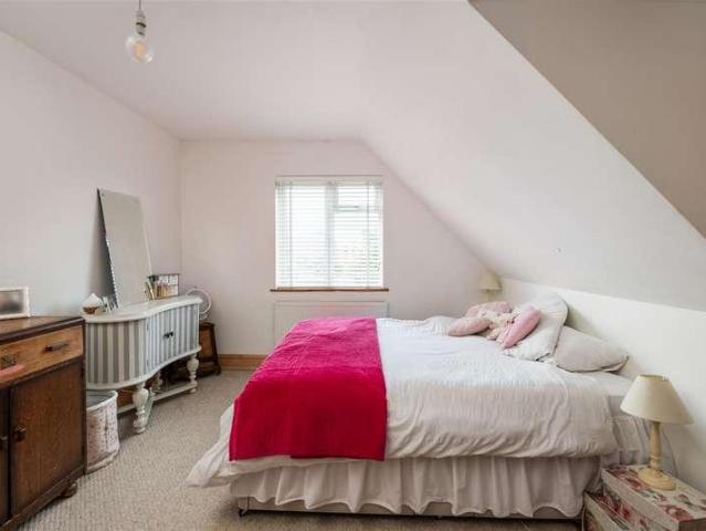 5 bed house for sale