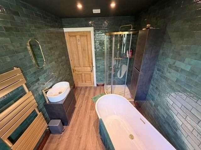 5 bed house for sale