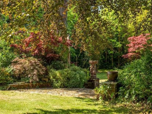 5 bed house for sale