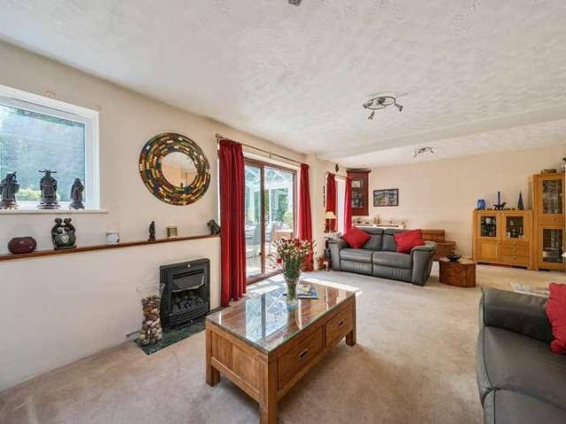 5 bed house for sale