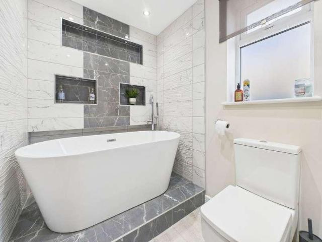 5 bed house for sale