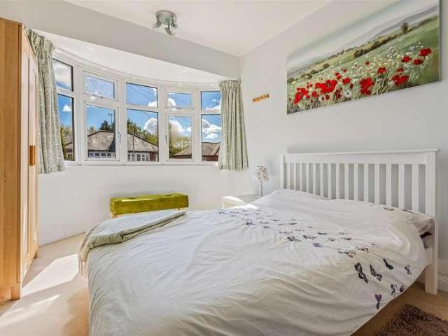5 bed house for sale