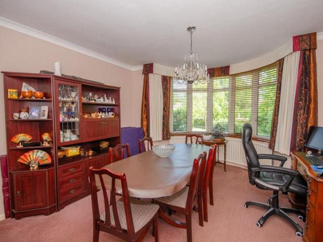 5 bed house for sale