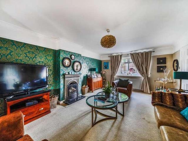 5 bed house for sale