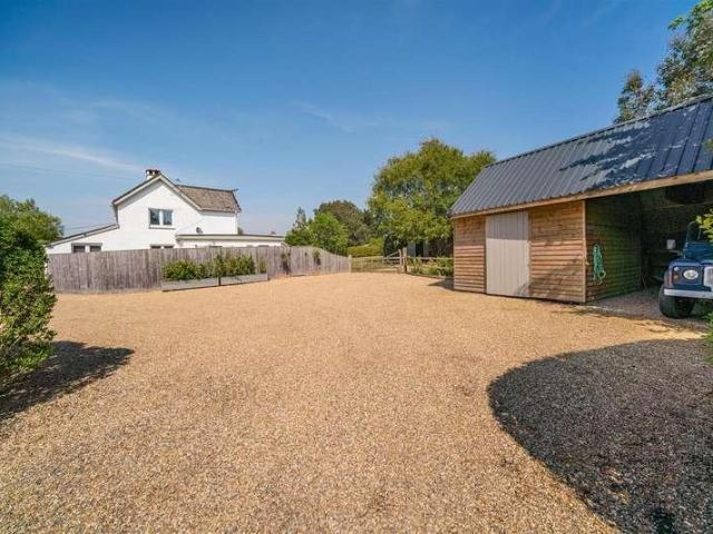 5 bed house for sale
