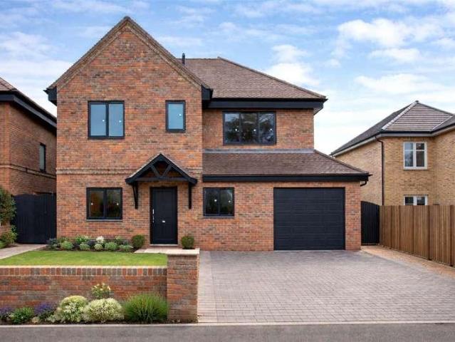5 bed house for sale