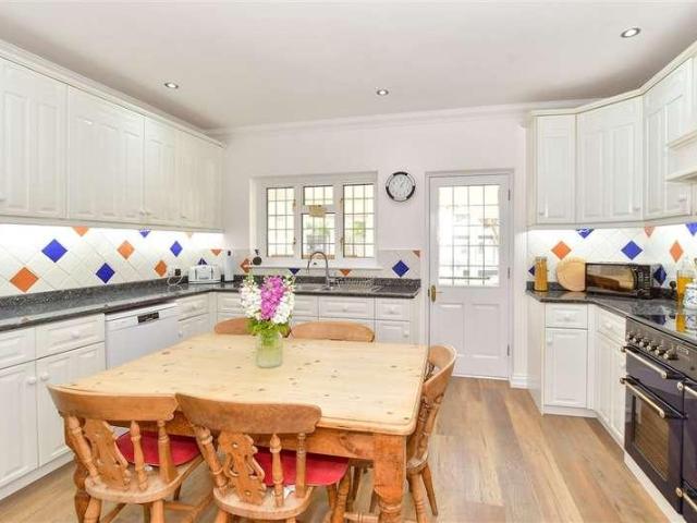 5 bed house for sale