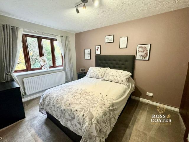 5 bed house for sale