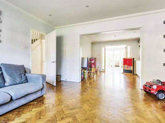 5 bed house for sale