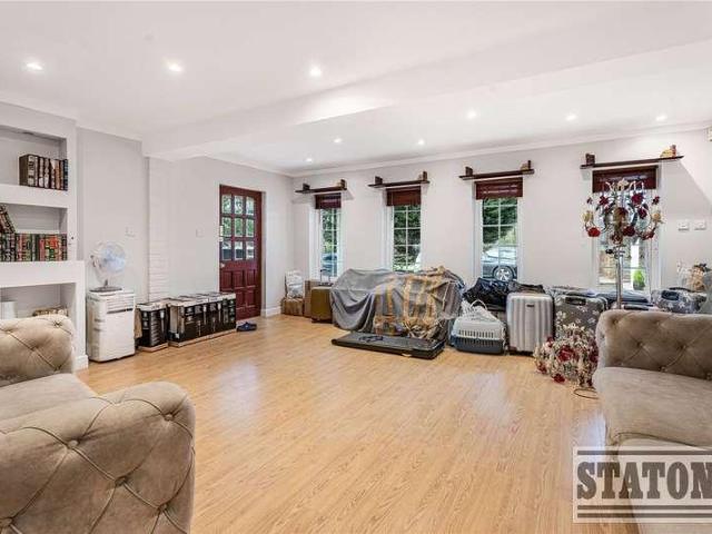 5 bed house for sale
