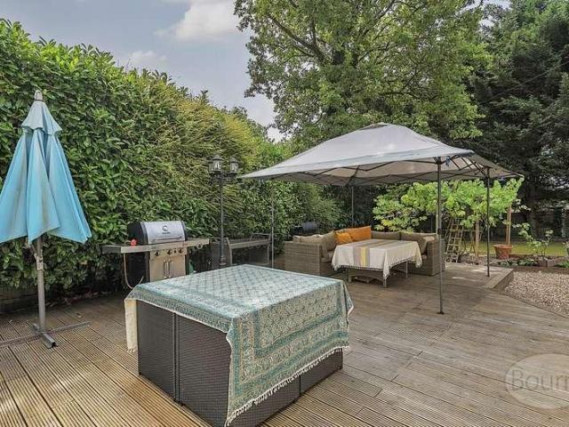 5 bed house for sale