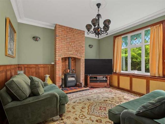 5 bed house for sale