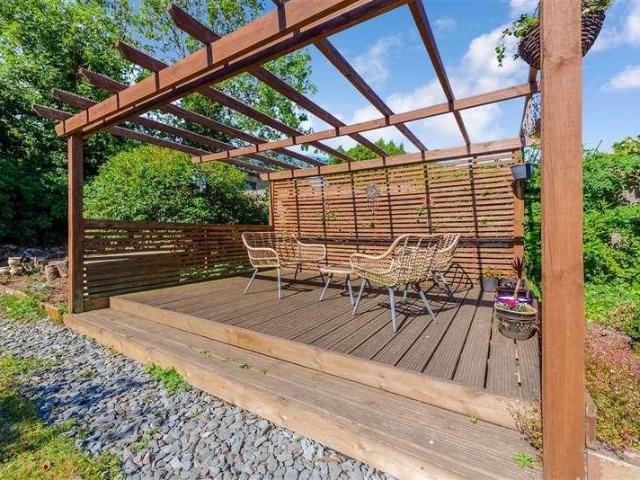 5 bed house for sale