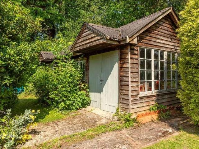 5 bed house for sale