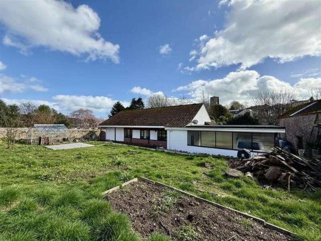 5 bed house for sale