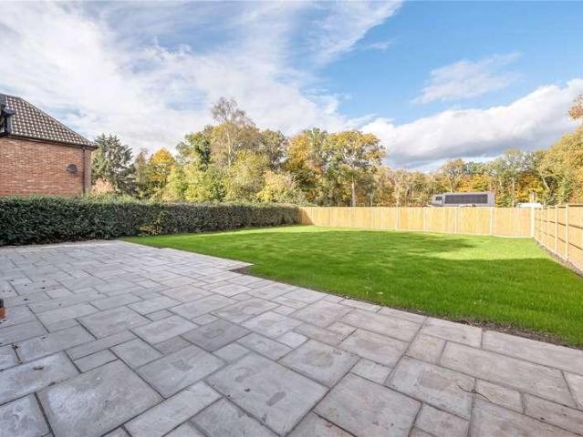 5 bed house for sale