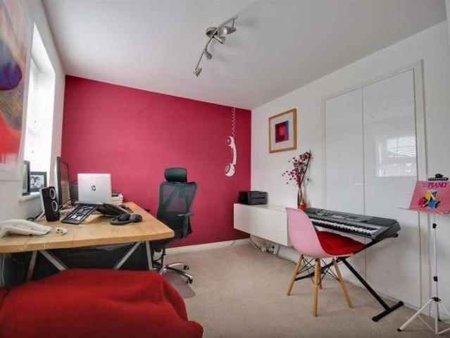 5 bed house for sale