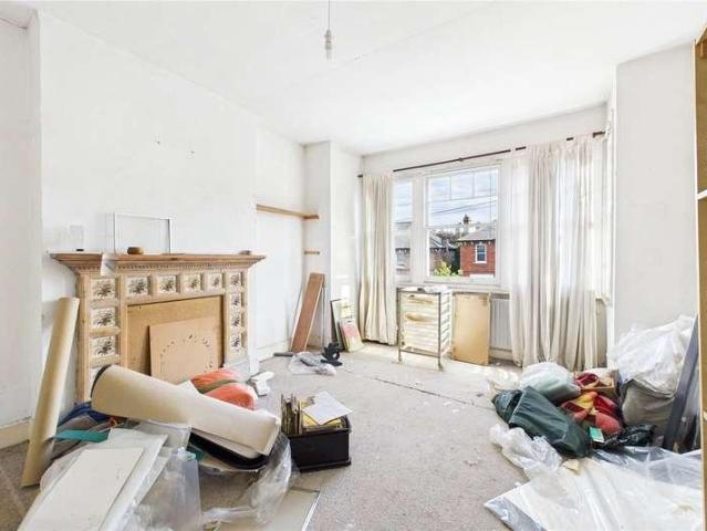 5 bed house for sale