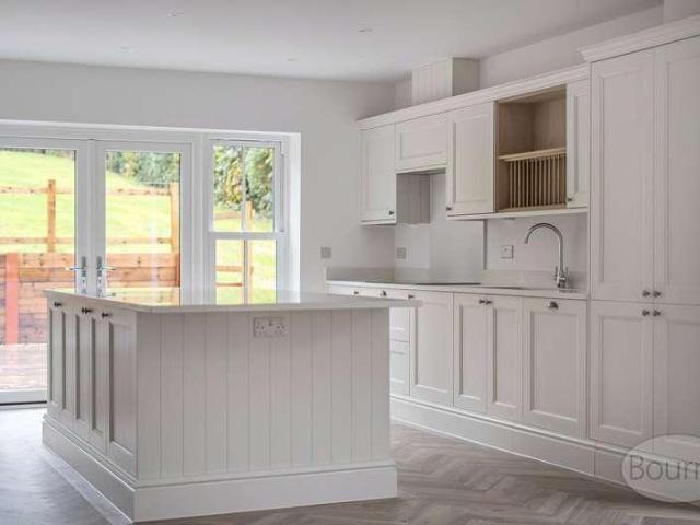 5 bed house for sale