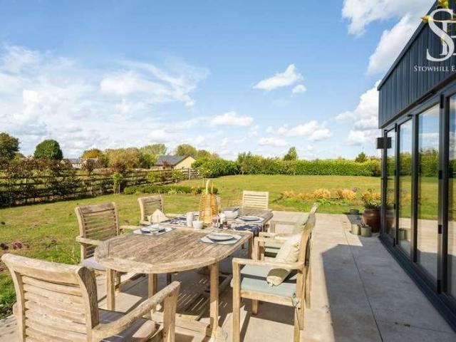 5 bed house for sale