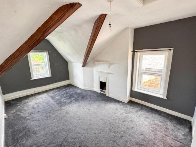 5 bed house for sale