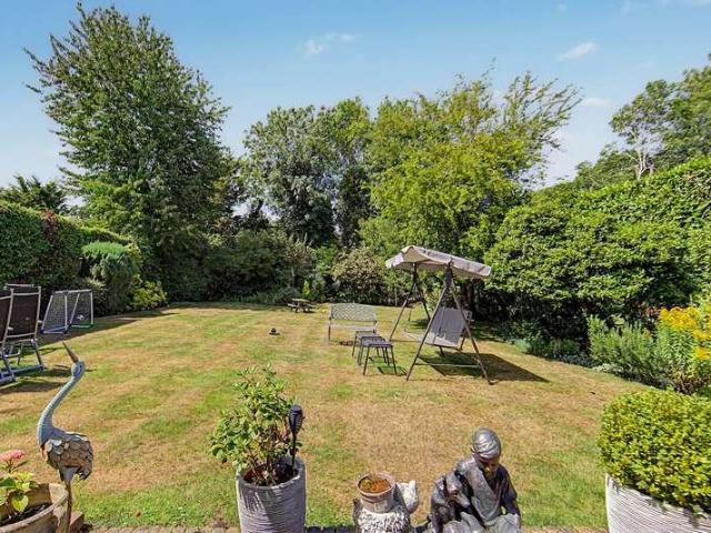 5 bed house for sale