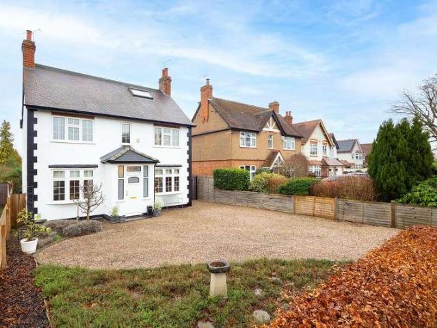 5 bed house for sale