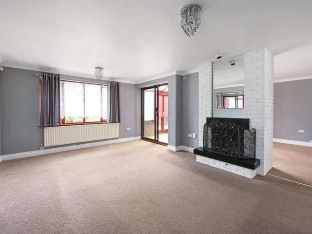 5 bed house for sale