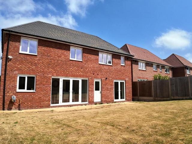 5 bed house for sale