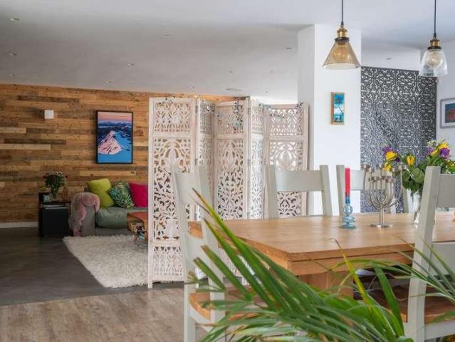 5 bed house for sale