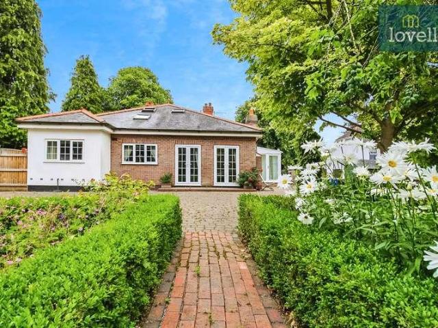 5 bed house for sale