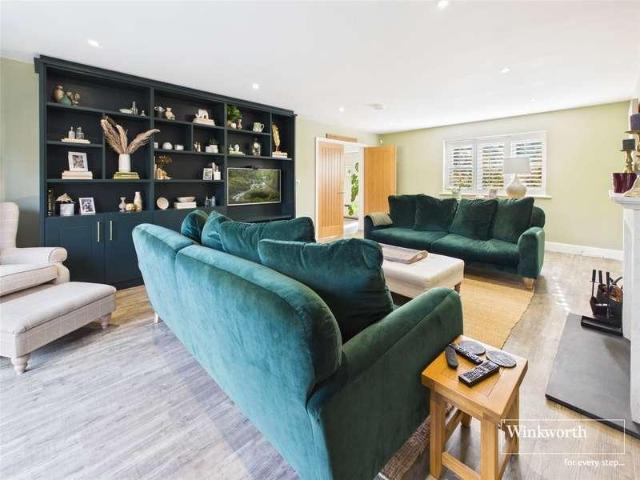 5 bed house for sale