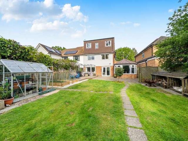 5 bed house for sale