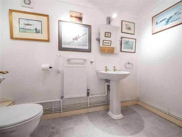 5 bed house for sale