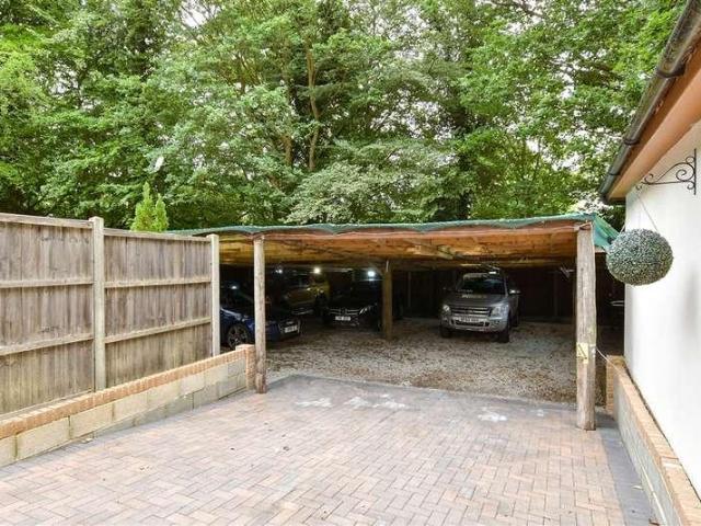 5 bed house for sale