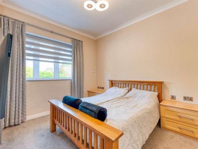 5 bed house for sale