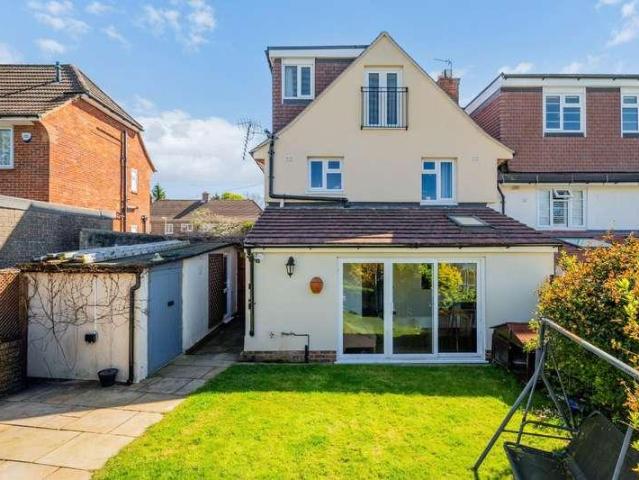 5 bed house for sale