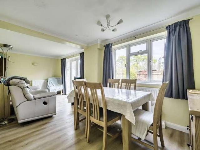 5 bed house for sale