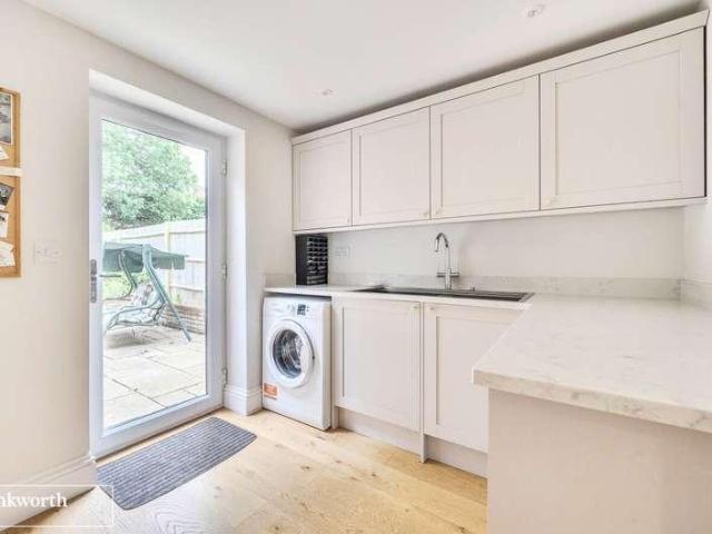 5 bed house for sale