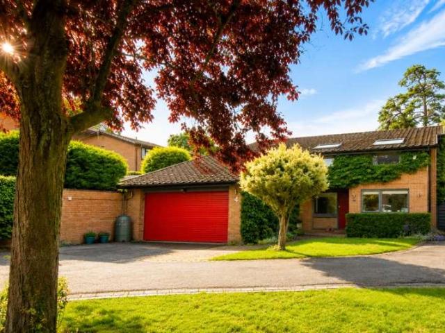 5 bed house for sale