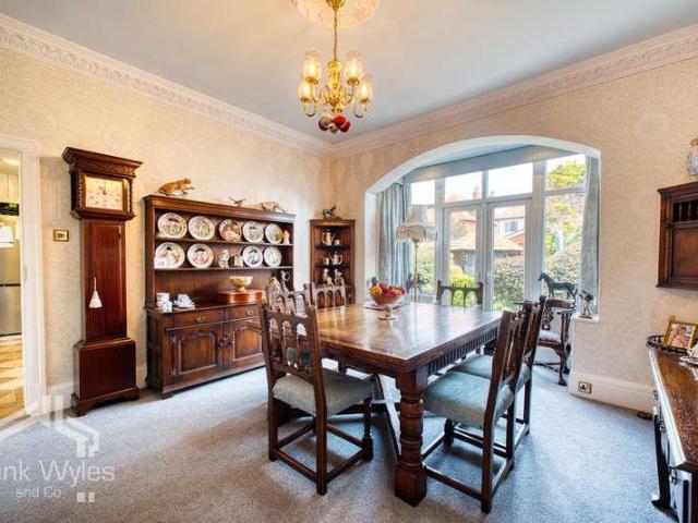 5 bed house for sale
