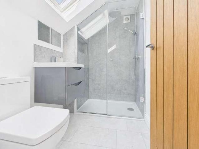 5 bed house for sale