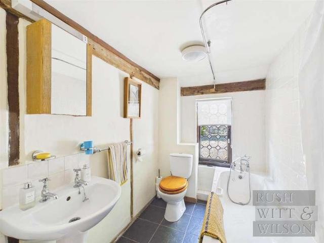 5 bed house for sale