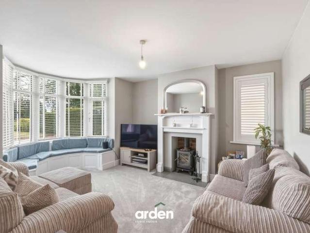 5 bed house for sale